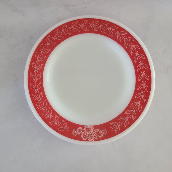 Pyrex | Kitchen | Vintage Pyrex 9 Red Laurel Leaf Milk Glass Dinner ...
